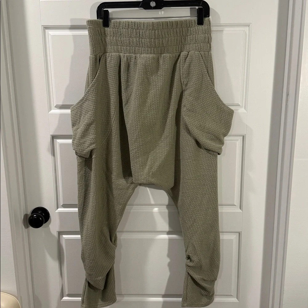 Free People | Pants & Jumpsuits | Free People So Cool Sage Harem Pants ...